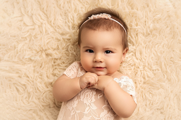 Sesión de una hermosa bebé en estudio | Susana Gallardo Photography